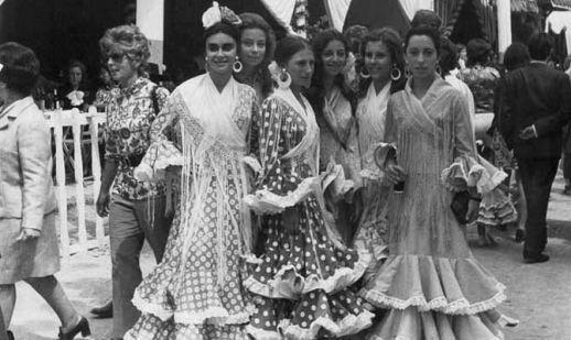 La Feria de Sevilla en los 70 - Entre cirios y volantes